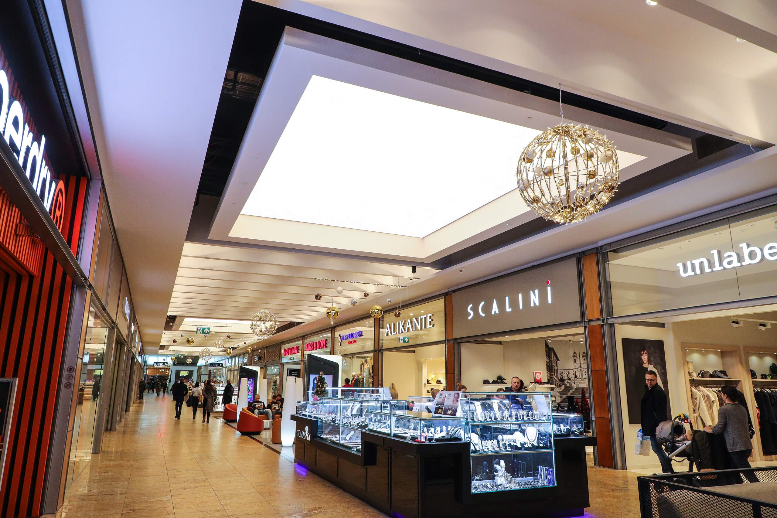 Tai didžiausias multifunkcinis prekybos centras Baltijos šalyse.